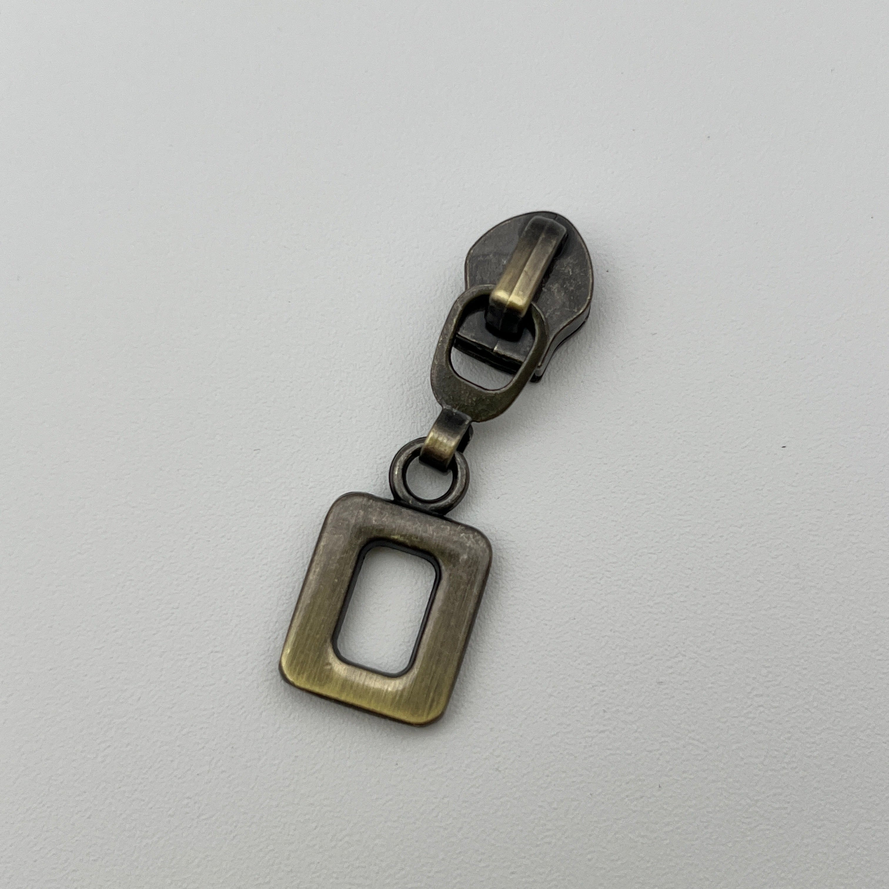 Square Pull brushed bronze – SullivansTrim