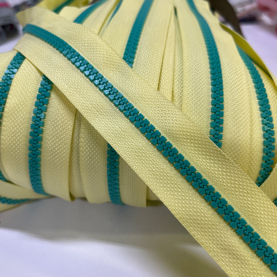 Resin Zippers – SullivansTrim